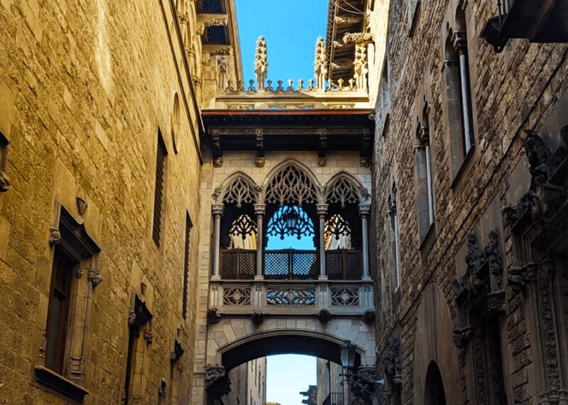Barcelona: Old Town Private Walking Tour of Past and Present - In-Depth Look at the Itinerary
