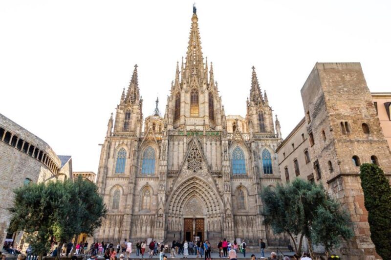 Barcelona Old Town Private Walking Tour with Local Historian - Gothic Quarter: Medieval Marvels