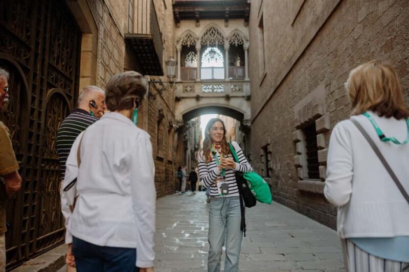 Barcelona: Park Güell, Sagrada Familia, Cable Car & More - Key Points