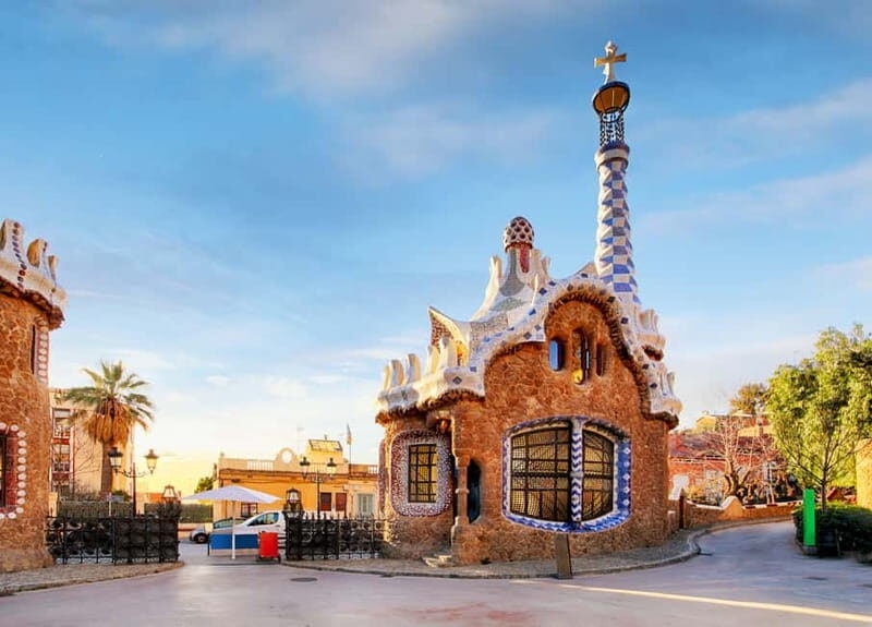 Barcelona: Park Güell Small Group Tour + Skip the Line - Key Points