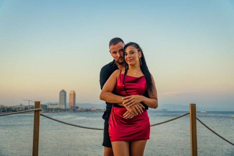 Barcelona Photo Experience: famous landmarks or the beach! - Key Points