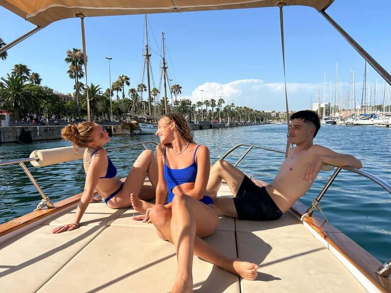 Barcelona: Private Classic Yacht Tour with Drinks - Key Points