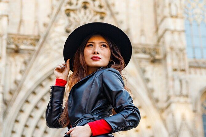Barcelona Private Photoshoot at Cathedral & Kiss Wall - Detailed Breakdown of the Tour Experience