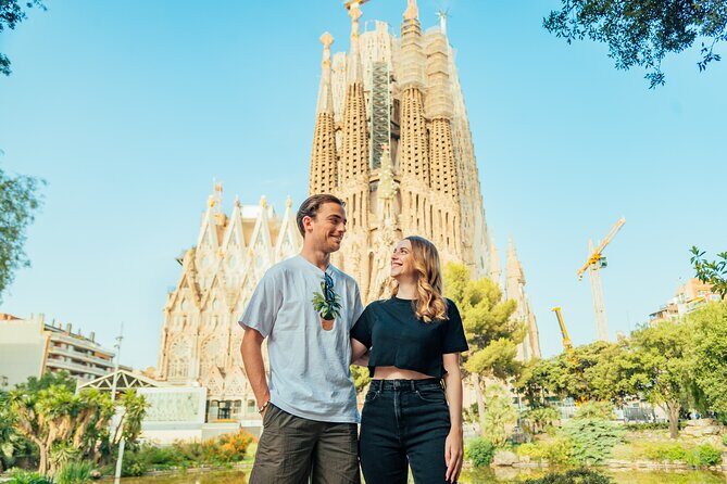 Barcelona : Private Photoshoot Outside Sagrada Familia - Weighing the Value
