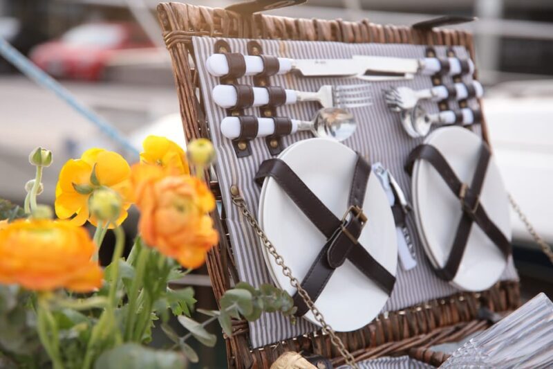 Barcelona: Private Romantic Sailing Tour with Drinks - FAQs