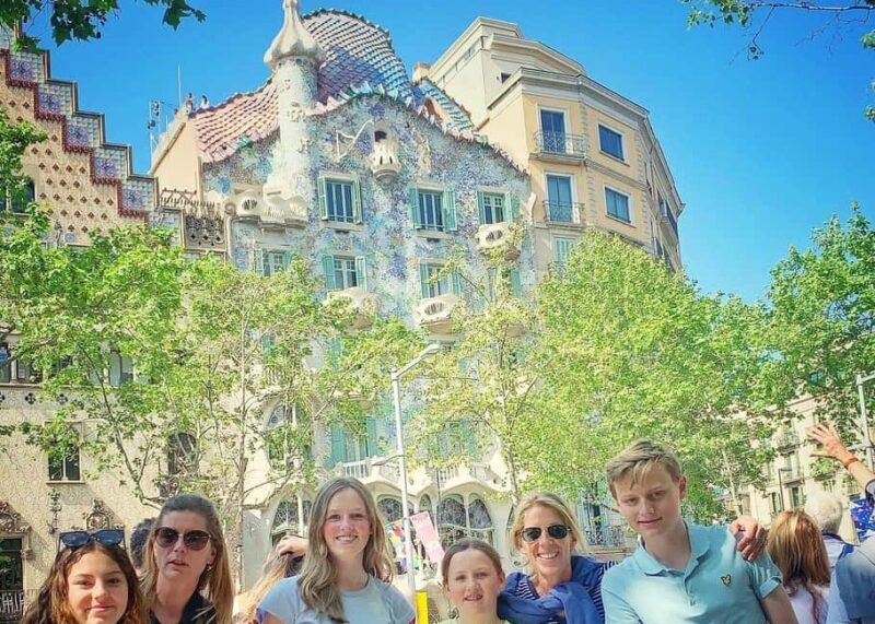 Barcelona: Ramblas, Old Town & Gaudí Houses Walking Tour - Key Points