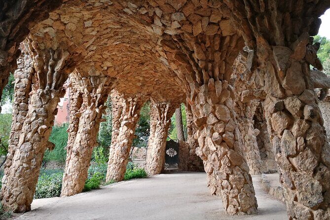 Barcelona Sagrada Familia and Guell Park drink and tapa - The Sum Up