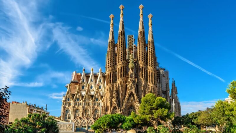 Barcelona: Sagrada Familia and Park Güell with Hotel Pickup - An In-Depth Look at the Tour Itinerary