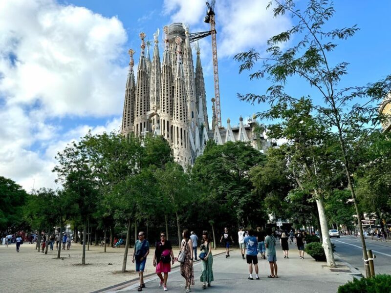 Barcelona: Sagrada Familia Entry Ticket and Guided Tour - Key Points