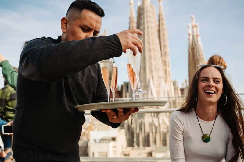Barcelona: Sagrada Familia Evening Tour with Cava - Key Points