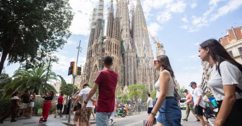 Barcelona: Sagrada Familia Fast Track Guided Tour - Ease of Entry and Tour Logistics