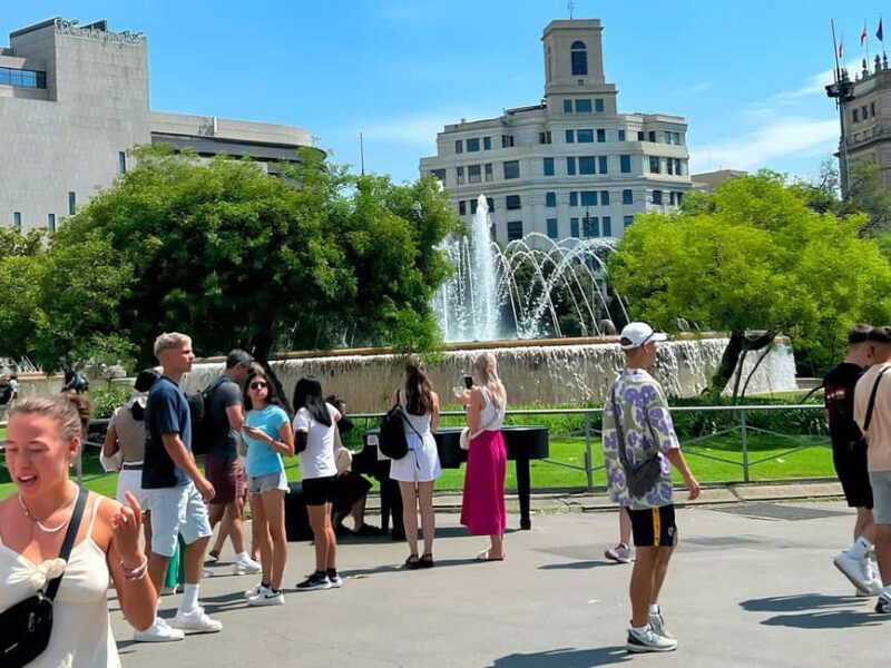 Barcelona: Sagrada Família & Gothic Quarter Walking Tour - The Tour’s Pace and Group Dynamics