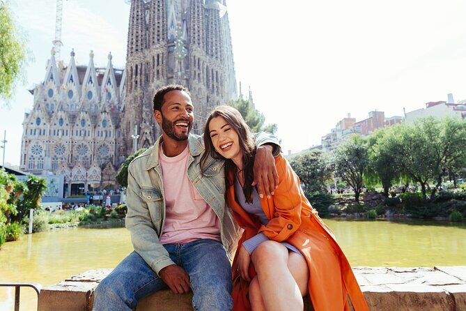 Barcelona Sagrada Familia Guided Tour with skip the line ticket - Key Points