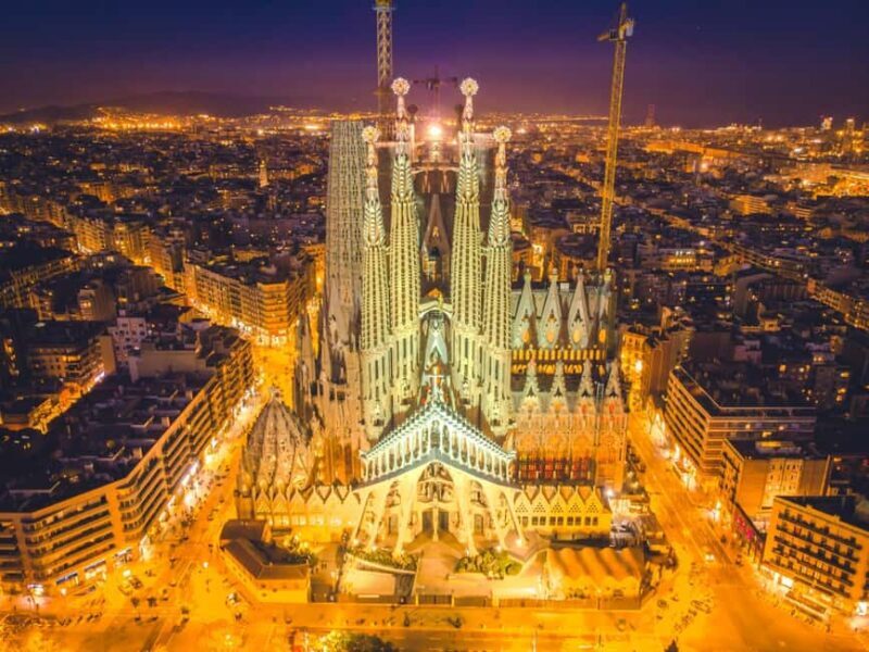 Barcelona: Sagrada Familia Guided Tour with Tower Access - Introduction to the Experience