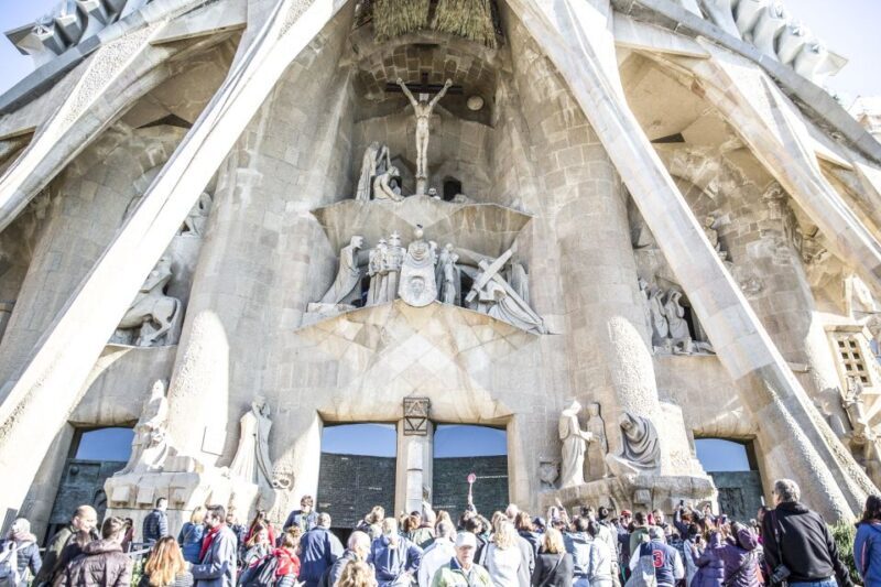 Barcelona: Sagrada Familia Guided Tour with Tower Access - Key Points