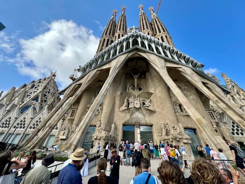 Barcelona: Sagrada Familia, La Pedrera & Cava Tasting Tour - Who Should Consider This Tour?