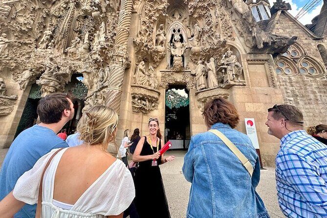 Barcelona: Sagrada Familia & Park Guell Guided Tour + Transfer - Key Points