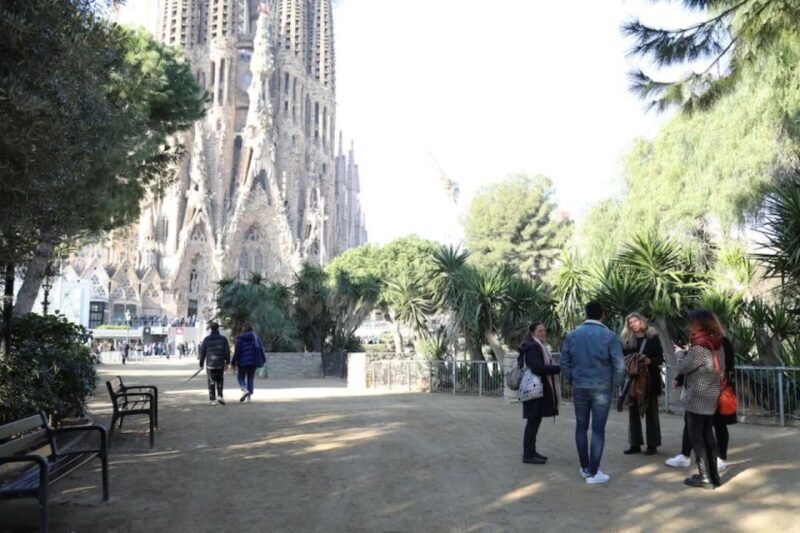 Barcelona: Sagrada Familia Skip The Line Insider Guided Tour - Practical Tips for Your Visit