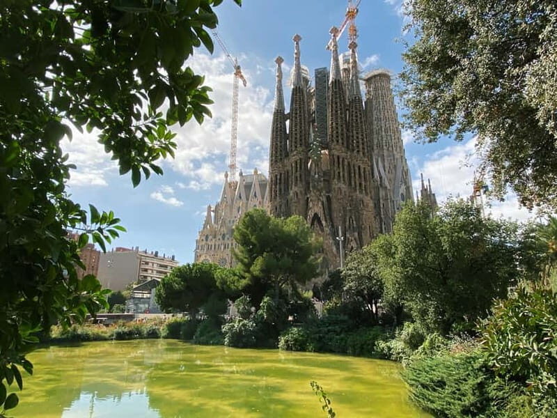 Barcelona: Sagrada Familia Skip-the-line Tour with Guide - Why This Tour Is Worth It