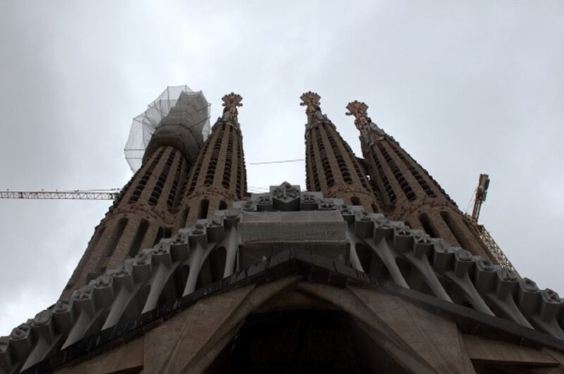 Barcelona: Sagrada Familia Tour of the Facades in German - Who is This Tour Best For?
