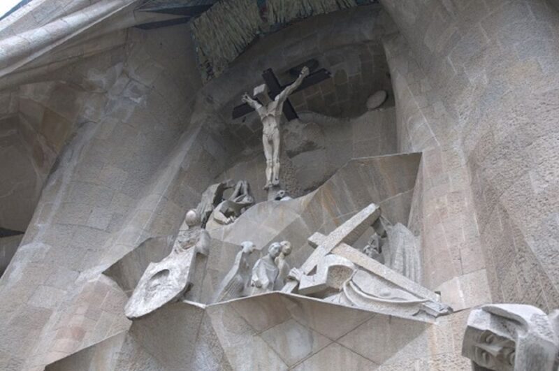 Barcelona: Sagrada Familia Tour of the Facades in German - FAQ