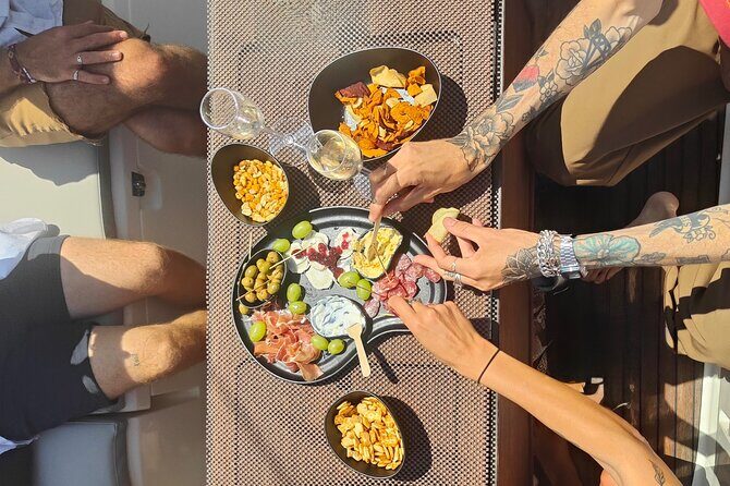 Barcelona Sailing Experience 2 hs w/Premium Snacks & Drinks - Key Points