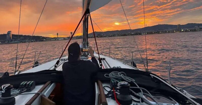 Barcelona: Sailing Tour with a Glass of Cava - Refreshments and the Cava Experience