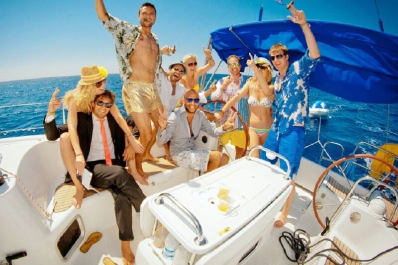 Barcelona: Sailing tour with open bar and aperitive - Who will love this tour?