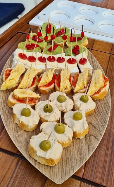 Barcelona: Sailing Tour with Spanish Tapas and Drinks - An In-Depth Look at the Sailing Experience