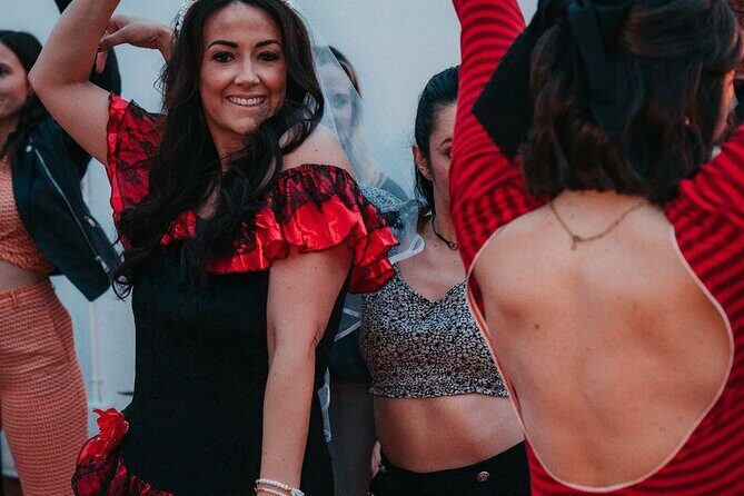 Barcelona Sangria & Salsa Dance Class with Bottomless Drinks - Potential Drawbacks