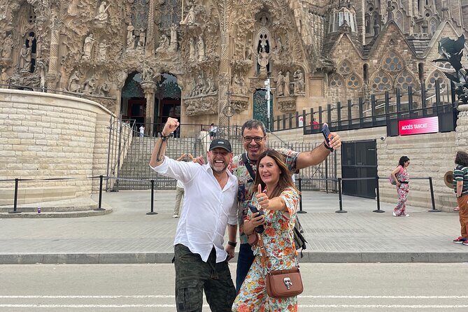 Barcelona Scavenger Hunt and Sights Self-Guided Tour - Practical Aspects of the Tour