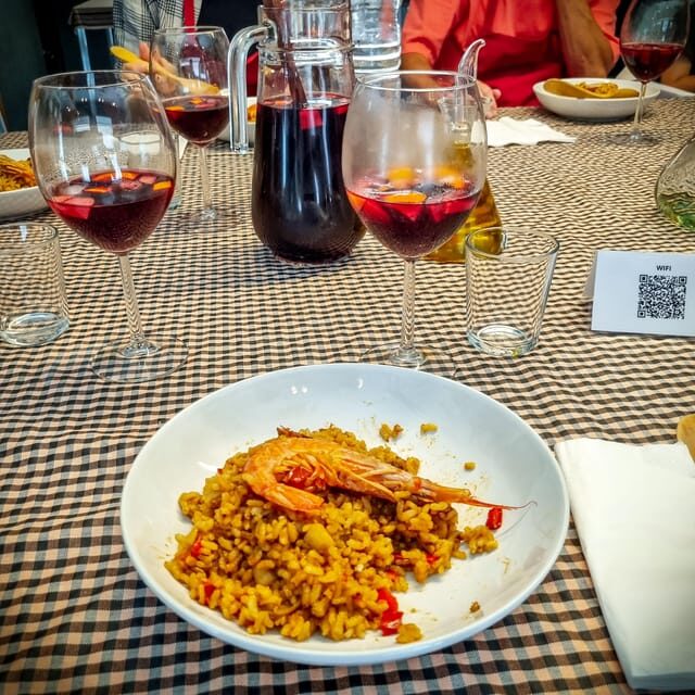 Barcelona: Seafood Paella Maestro & Tapas & Sangria - The Final Meal and Atmosphere
