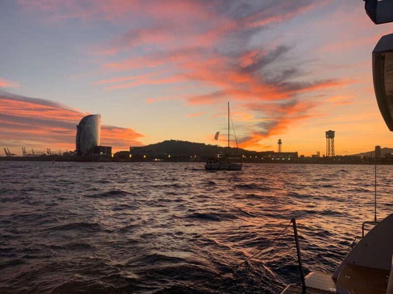 Barcelona: Shared cruise on a catamaran Drink+Local Tapa - Why This Tour Works Well