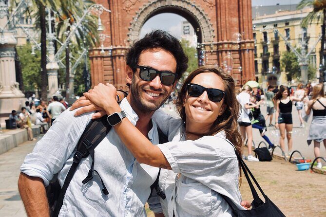 Barcelona Sightseeing by Bike with Photo Shooting and Tapas - Key Points