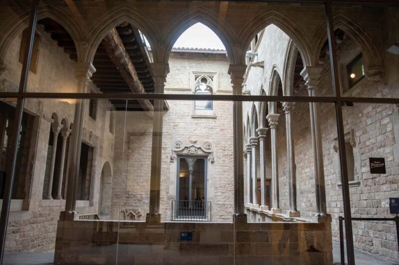 Barcelona: Skip-the-Line Guided Tour of the Picasso Museum - Free Exploration: Revisit and Reflect