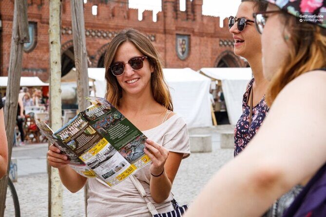 Barcelona Street Art, Graffiti and Tapas Tour - Key Points