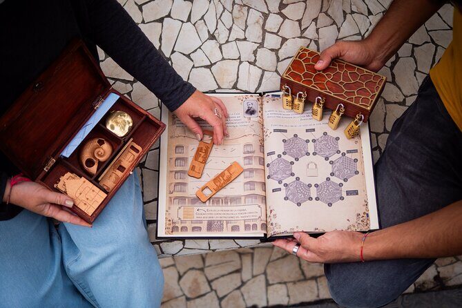 Barcelona Street Escape: Gaudi and the Hidden Treasure - Key Points