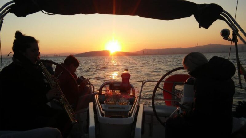 Barcelona: Sunset Live Sax and Sailing Experience with Tapas - Detailed Analysis of Components
