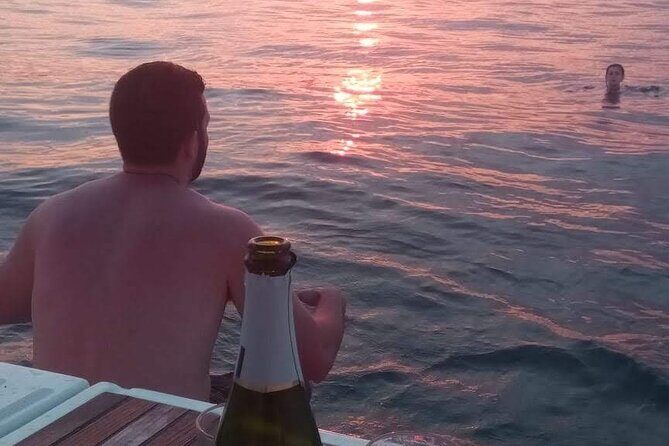 Barcelona Sunset Private Sailing & Live Spanish Guitar & open Bar - FAQs