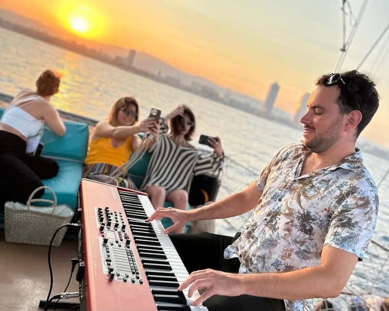 Barcelona: Sunset Sailing Cruise with Live Music - The Views and Atmosphere