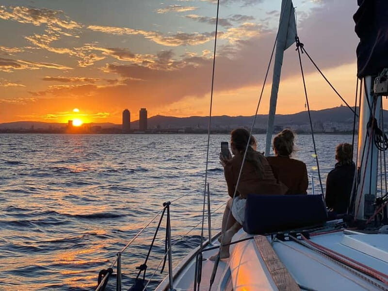 Barcelona: Sunset Skyline Cruise with Cava and Snacks - Exploring the Barcelona Sunset Skyline Cruise with Cava and Snacks: A Balanced Look