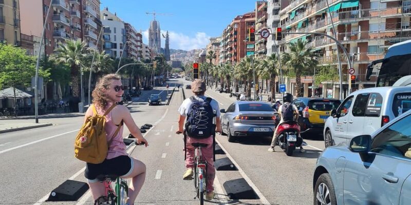 Barcelona: Top-Rated Bike or E-Bike Tour with Local Guide - Navigating Barcelona’s Streets