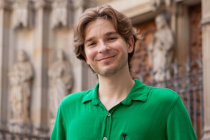 Barcelona Tour And Photoshoot in Gothic Quarter - An In-Depth Look at the Experience