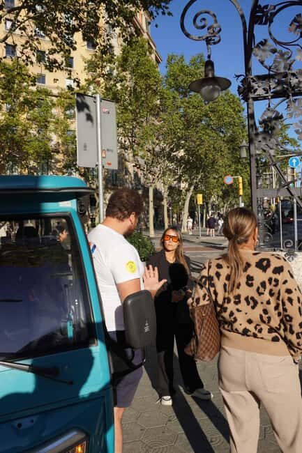 Barcelona: Tour by electric tuk tuk - Exploring Barcelona with a Modern Twist
