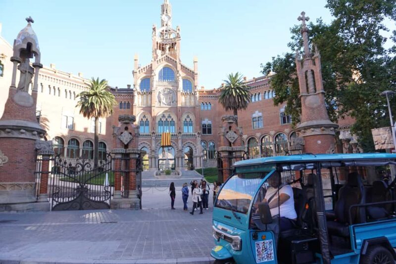 Barcelona: Tour by electric tuk tuk - Practical Considerations