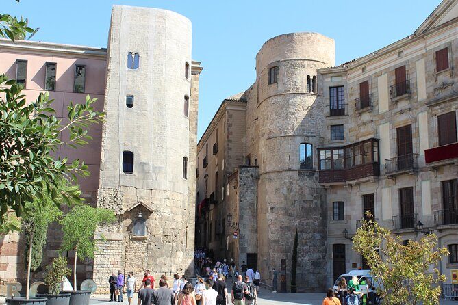 Barcelona walking tour Gothic Quarter and Ramblas+Boat trip - The Sum Up