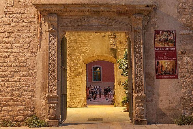 Barcelona's Dark History Night Tour - An In-Depth Look at the Tour Experience