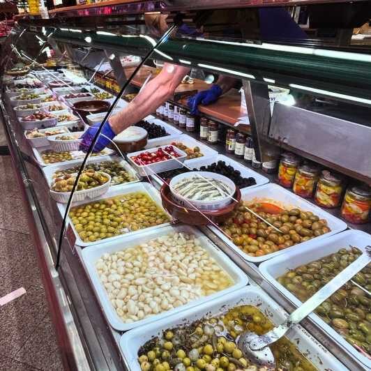 Barcelona´s Lunch or Dinner Tapas Tour: Food and Happiness - A Closer Look at the Tapas Tour