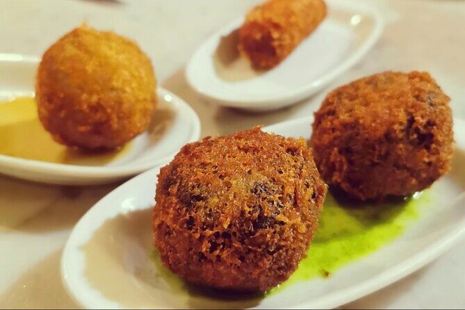 Barcelona´s Lunch or Dinner Tapas Tour: Food, drinks, happiness! - An In-Depth Look at the Barcelona Tapas Tour