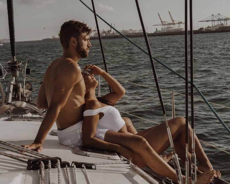 Barefoot: Private sailing cruise in Barcelona - Key Points